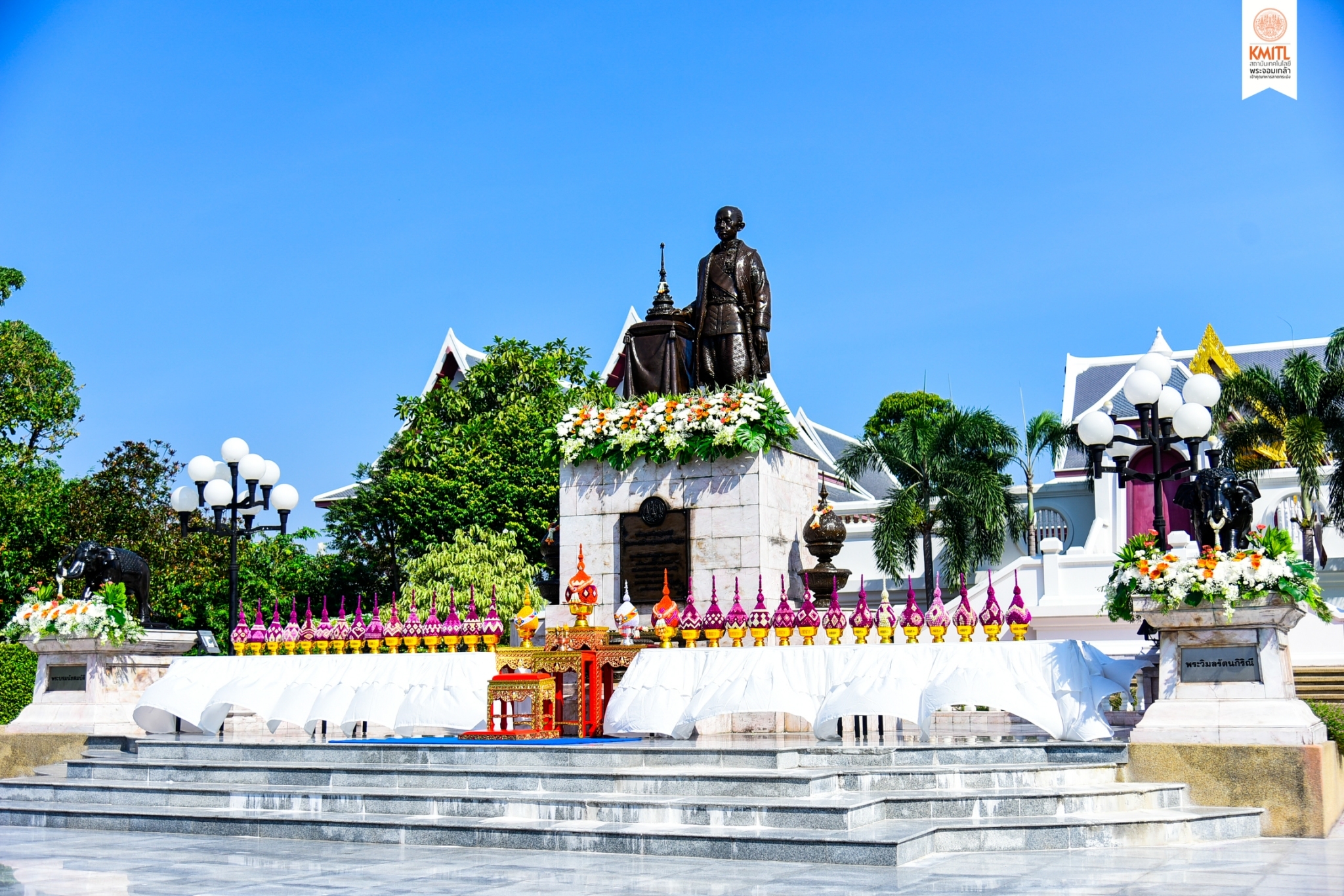 สจล จัดพิธีถวายพานพุ่มสักการะพระบรมราชานุสาวรีย์ รัชกาลที่ 4 สถาบัน
