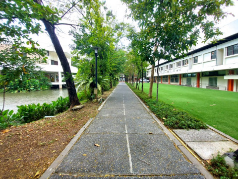 Pedestrian paths | สถาบันเทคโนโลยีพระจอมเกล้าเจ้าคุณทหารลาดกระบัง